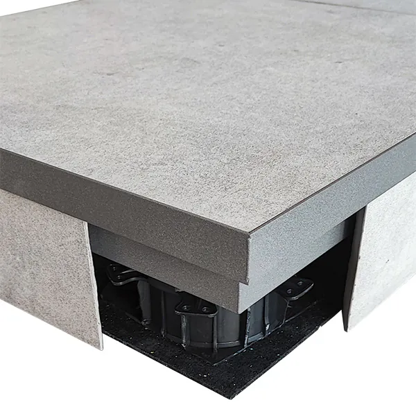 Sideline retaining clip for Ceratrends pedestal supports