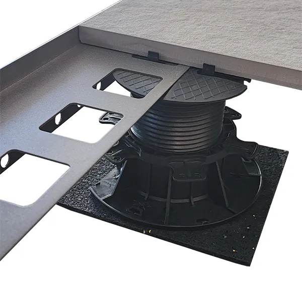 Sideline retaining clip for Ceratrends pedestal supports